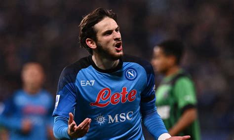 Kvaratskhelia Da Record Eletto Miglior Giocatore Del Mese Per La Terza Volta