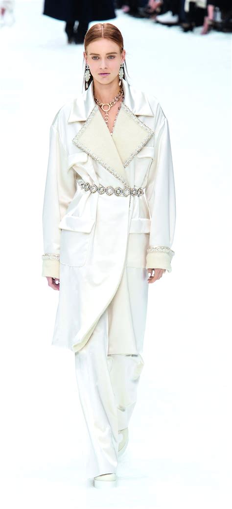 Šoruden Modē Militārais Stils ārkārtīgi Kuplas Kleitas Un Izcelts Viduklis