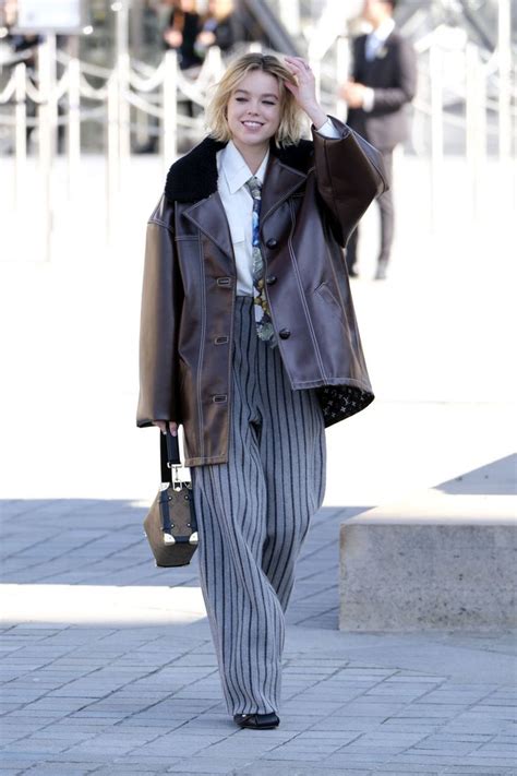 Milly Alcock Atrizes Louis Vuitton