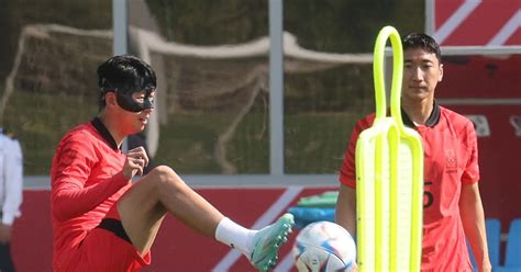 안면 마스크 착용한 손흥민