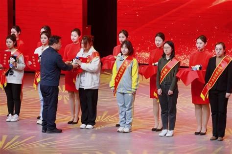 北京去年202余万人次，学生获资助资助总额1422亿元北京时间