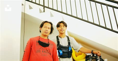 사진을 위해 포즈를 취하는 남자와 여자 사진 Unsplash의 무료 사람의 이미지