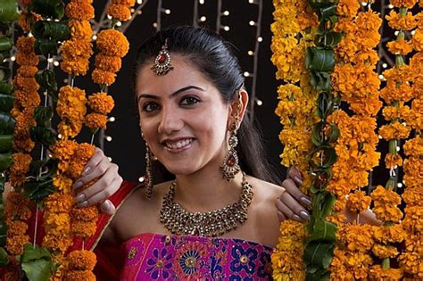 印度傳統項鍊 Timaniya 或 Aad 項鍊 金的 蒂马尼亚素材圖案，psd和png圖片免費下載