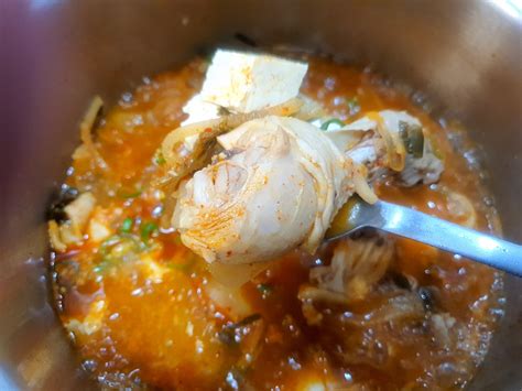 닭고기와 김치찌개의 만남