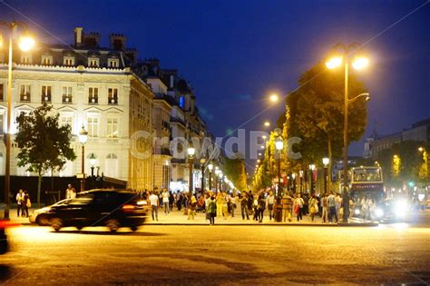 밤거리 유럽 파리 밤 야경 사진이미지일러스트캘리그라피 비치짱작가