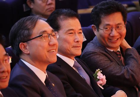 김영호 신임 통일부 장관이 28일 정부서울청사에서 열 오마이포토