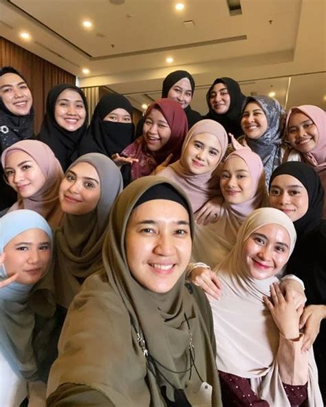 8 Potret Para Artis Ikut Pengajian Bareng Ada Lesti Kejora Hingga Dinda Hauw Cantiknya Margin