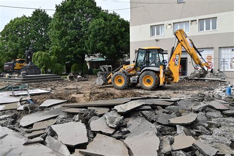 ПОЧЕЛИ РАДОВИ НА УРЕЂЕЊУ ТРГА У ДОБАНОВЦИМА Општина Сурчин