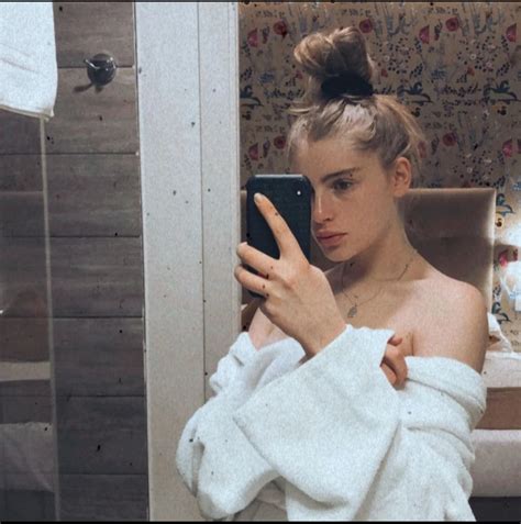 הוא רווק נחשק וכולן בטירוף עמוס לוזון נצפה צמוד לדוגמנית הצעירה ממנו בכמעט 30 שנה רשת 13