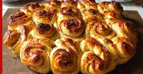 Праздничная кухня фигурный пирог из слоеного теста с заварным кремом