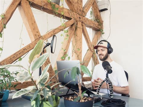 Youtube Script Writer A Guide To Writing Youtube Video Scripts Monday And Co Freelance