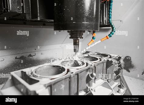 High Precision CNC Lathe Processing Casting Automobile Engine Cylinder Block With A Coolant