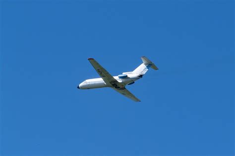 무료 이미지 야크 승객 제트기 하늘 차량 단일체 항공 우주 제조업체 플랩 비행기 여행 추진자 경비행기 휴양 지느러미 에어 스포츠 일반 항공