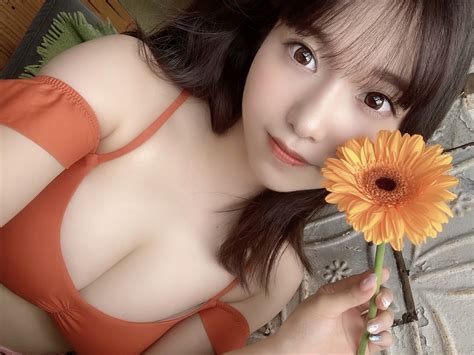 亜咲花 On Twitter デジタル写真集『太陽が教えてくれた』が発売になりました☀️ 普段のアーティスト活動では見れない亜咲花が詰まっ