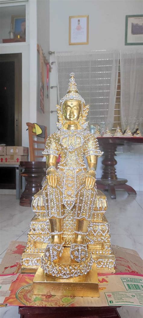 พระวิสุทธิเทพ สมเด็จองค์ปฐม ปางพระนิพพาน ปิดทองประดับเพชร เนื้อทองเหลือง ขนาด ๙ นิ้ว Line