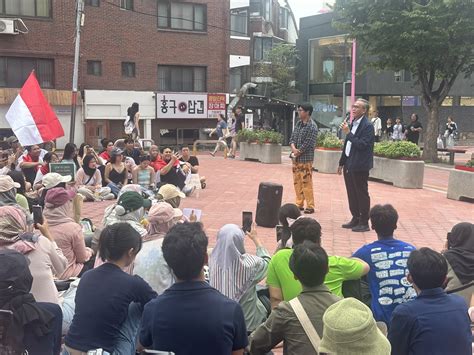 분홍·초록 옷 입고 신촌에 모인 인도네시아 사람들이 외친 것 오마이뉴스