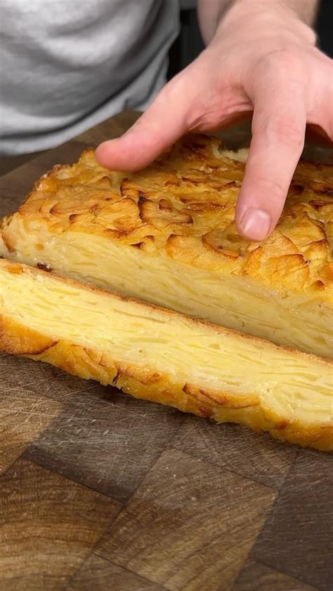 КРЮЧКОВ ОЛЕКСІЙ РЕЦЕПТИ Зберігайте і спробуйте Невидимий Яблучний Пиріг ⠀ Це найніжнший