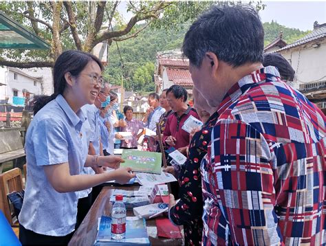 莲都区行政服务中心党建联盟便民服务直通车进村社数字惠民