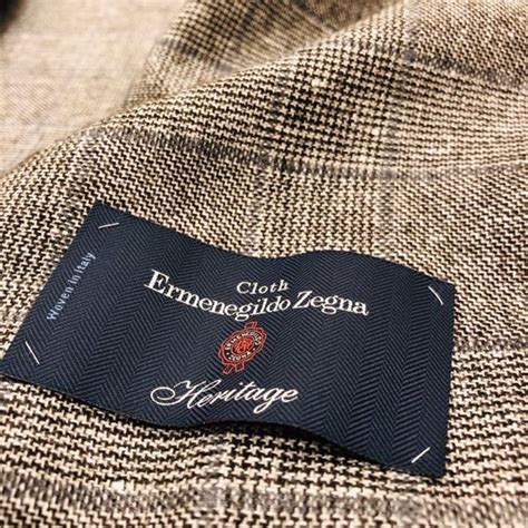 Etiqueta De Herencia De Ermengildo Zegna En La Tela Etiqueta De Tela