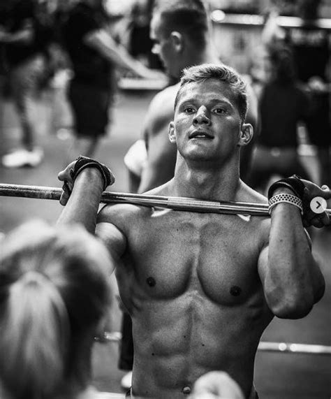 Who Is Viggo Sorensen Wiki Biography Height Age Net Worth Girlfriend Family Ethnicity More