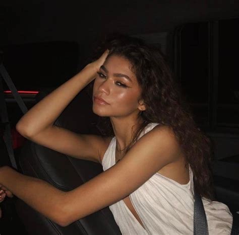White Rzendayacoleman