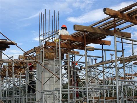 Metal Scaffolding Was Used As A Temporary Structure To Support Slab