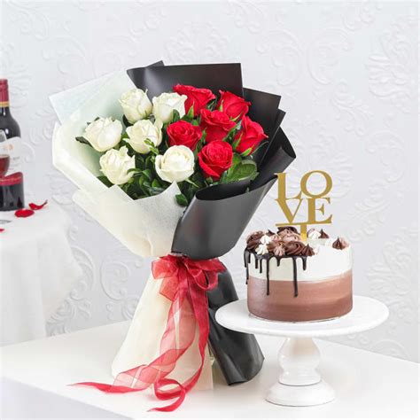 Buy Send Loves Melody Bouquet With Cake Duo Online Igp Jvs1273497