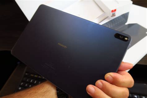 Huawei Matepad Pro Camera De Telefon Midrange Adus Pe O Tablet Premium