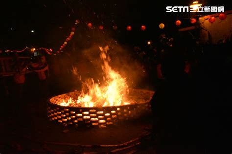 獨家直擊／元宵來去馬祖！北竿「擺暝文化祭」燒馬糧、尬乩絕美畫面曝光 生活 三立新聞網 Setncom