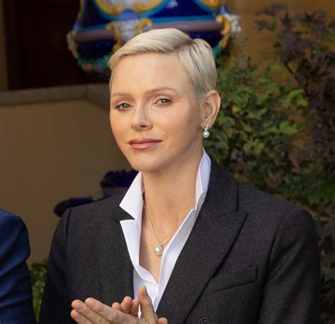 Πριγκίπισσα Charlene του Μονακό Το ανδρόγυνο Look σε επίσημη εκδήλωση