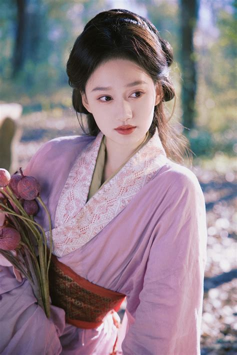 China Entertainment News Xia Meng Poses For Photo Shoot