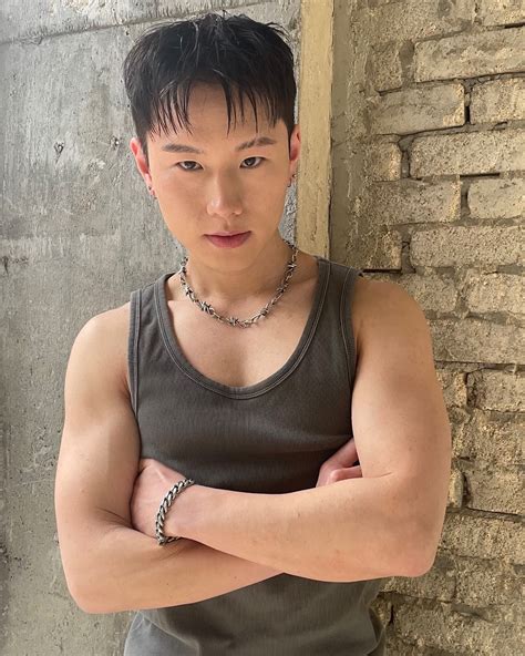 홍대미용실 카이정헤어 홍대상수역점 조호 남자머리 전문 처음 풀어보는 미용 이야기 ️ 영어선생님이 되고 싶어 인문계 고등학교로 진학했습니다 도로뿐인 허허벌판 학교 앞