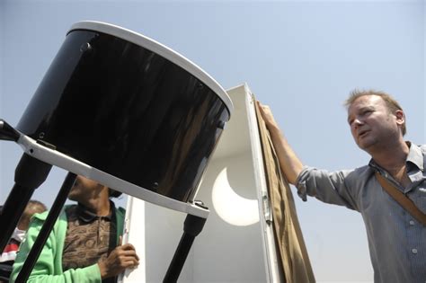 PICHA ZA MATUKIO YA KUPATWA KWA JUA HABARI MSETO BLOG