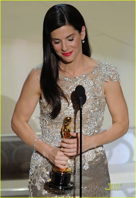Sandra Bullock Wins Best Actress Oscar Photo 2433132 2010 Oscars