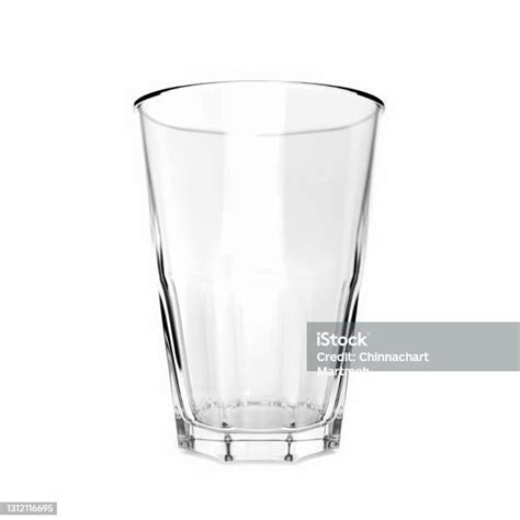 빈 투명 맥주 또는 물 유리 흰색 배경에 격리3d 렌더링 크리스탈 유리제품에 대한 스톡 사진 및 기타 이미지 크리스탈 유리제품 흰색 배경 흰색 Istock