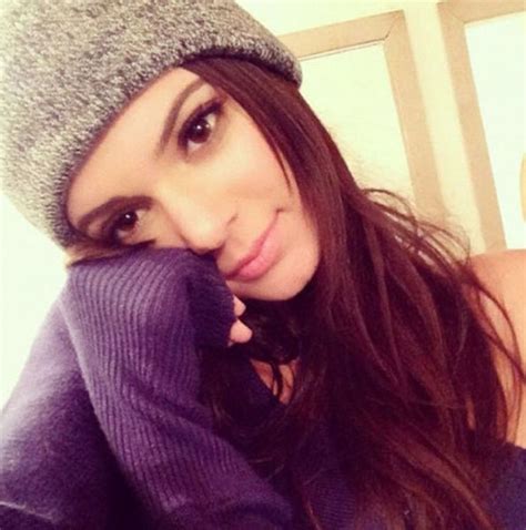 Beautiful Girls Make The World Go Around 42 Pics