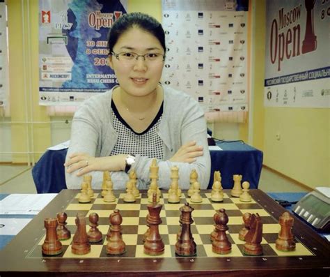 Их мастер А Энхтуул шатар сонирхогчидтой тоглоно