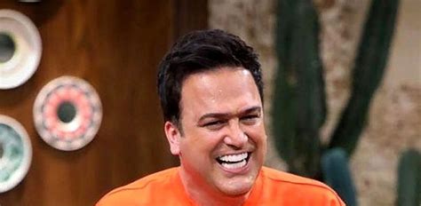 شکار حامد آهنگی در حین رانندگی با مرسدس بنز لوکسش در تهران فیلم