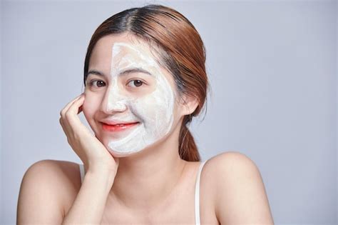 Premium Photo Asian Teen Girl In Moisturizing Has Clay Mask On Face