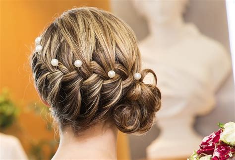 18 Side Bun Hairstyles To Get Creative With Your Look Hairdo Hairstyle