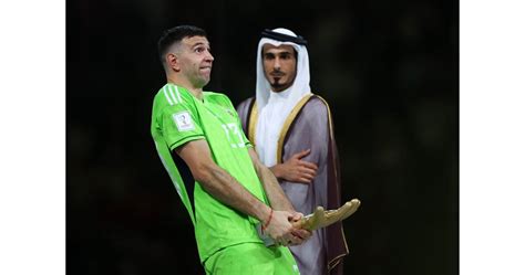 Скандално Герой за Аржентина си сложи награда където не трябва пред погледа на целия свят Снимки