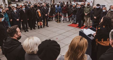 5 7 Mars Epopeja E Jasharajve Ekspozite Homazhe Lule Dielli The Sun