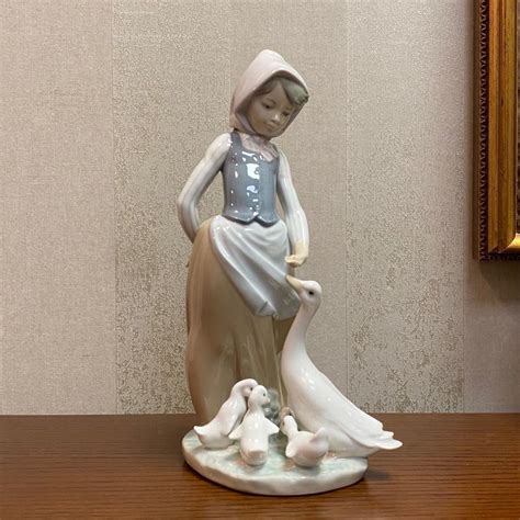 Фарфорова статуетка Lladro «час годування — ціна 3900 грн у каталозі Статуетки Купити товари