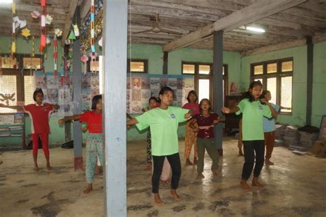 ရသေ့တောင်မြို့ လူထုအခြေပြုဗဟိုဌာန Community Centre ခန်းမ၌ Sop စာအုပ်ဖြင့် စာဖတ်ဝိုင်းပြုလုပ