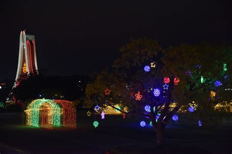 ၇၉ နှစ်မြောက်တပ်မတော်နေ့အား ဂုဏ်ပြုသောအားဖြင့် အထိမ်းအမှတ် ပိုစတာကြီးများ စိုက်ထူထားပြီး တပ