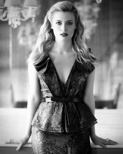 Gillian Jacobs Scrolller
