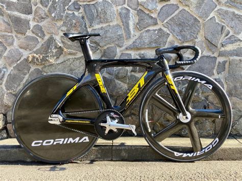 Bt 엣지 카본 트랙 프레임셋 코리마 5스포크 And 디스크 카본 트랙 휠셋 스기노 젠 체인링 And 시마노 듀라에이스 옥타링크 크랭크셋 Zipp 룩 컴포넌트 카본 트랙 바이크