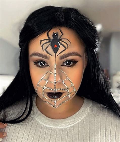 35 Creepy Spider Makeup Ideas For Halloween 2022 — 3d Spider Crawls Over Eyes