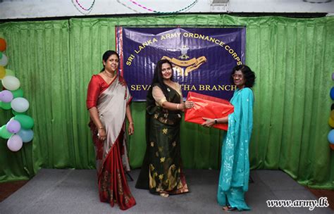 ශ්‍රී ලංකා යුද්ධ හමුදා යුධෝපකරණ බලකා සේවා වනිතා ශාඛාවේ මූලිකත්වයෙන් පරිත්‍යාග වැඩසටහනක් Sri