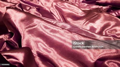보라색 직물은 배경을 닫습니다 매끄러운 우아한 실크 또는 사틴 질감을 배경으로 사용할 수 있습니다 추상 적인 커튼 직물 직물 배경의 직조 0명에 대한 스톡 사진 및 기타